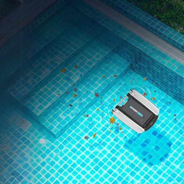 Automatic Solar Powered Pool Skimmer | Green Ray Solar